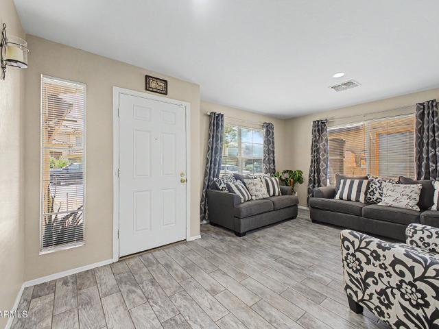 2916 w glass lane