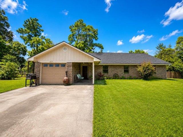 2917 Tammy Cir, West Orange, TX 77630