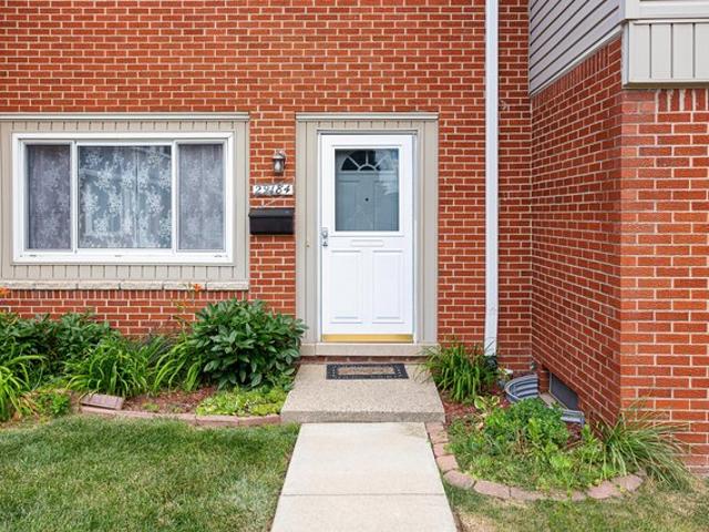 29184 Manchester St, Westland, MI 48185