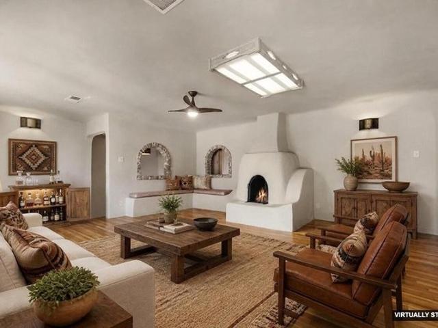 2918 Mountain Rd NW, Albuquerque, NM 87104
