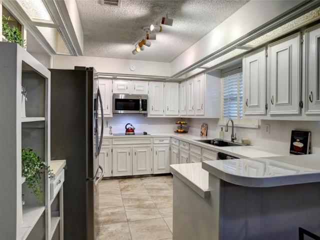 2918 Apple Valley Drive