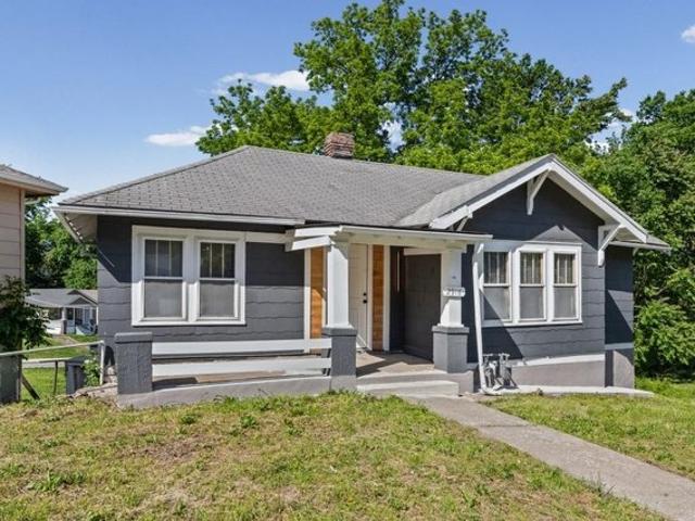 2918 Parkwood Blvd, Kansas City, KS 66104