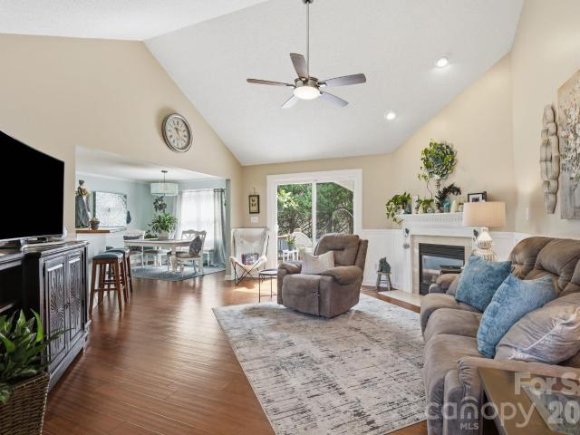 2918 24th Street Drive NE