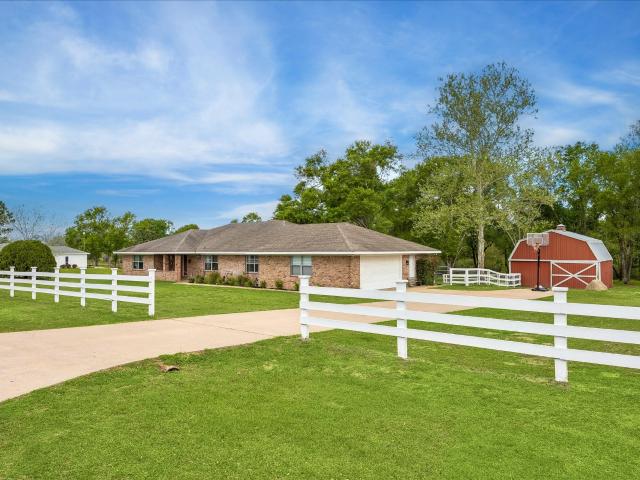 2919 Center Hill Cir, Bellville, TX 77418 | MLS #41169 | Compass