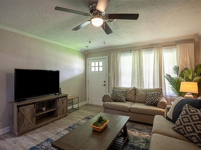 2910 Oleander Lane
