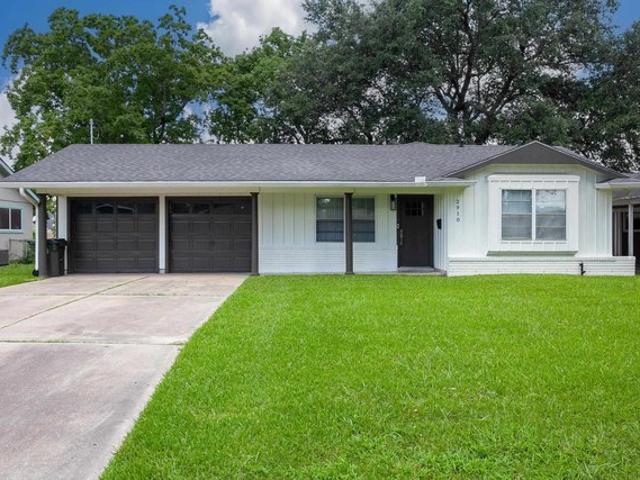 2910 Oleander Ln, Groves, TX 77619