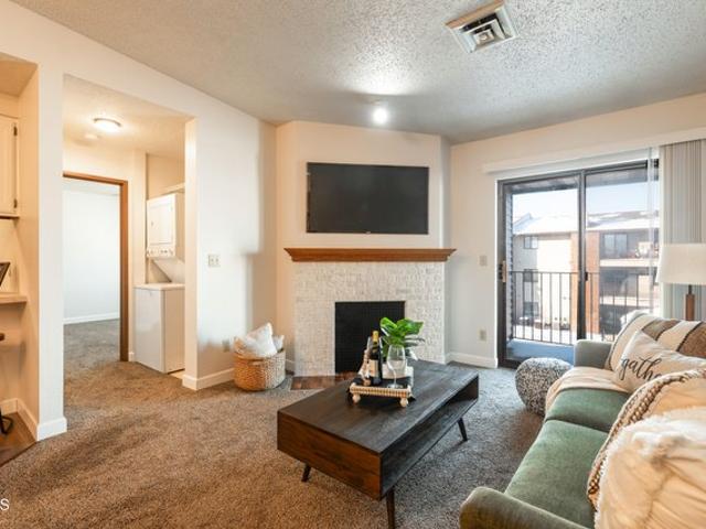 2910 Ontario Ln Apt 11, Bismarck, ND 58503