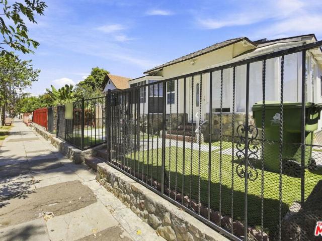 2910 Budlong Avenue