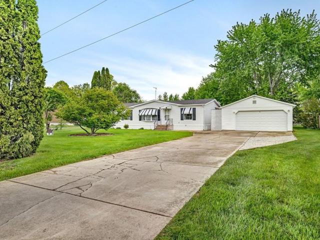 2910 E 11th Rd, Ottawa, IL 61350