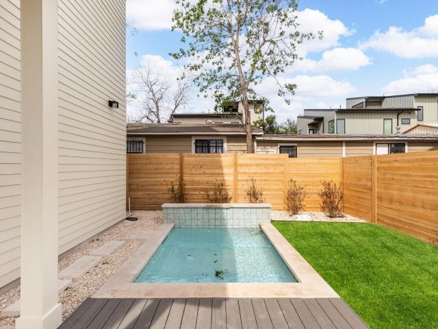 2910 E 4th