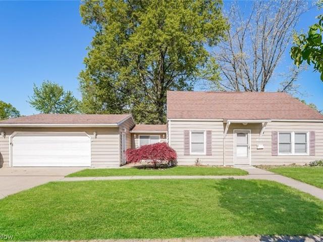 2910 Elmwood St, Cuyahoga Falls, OH 44221