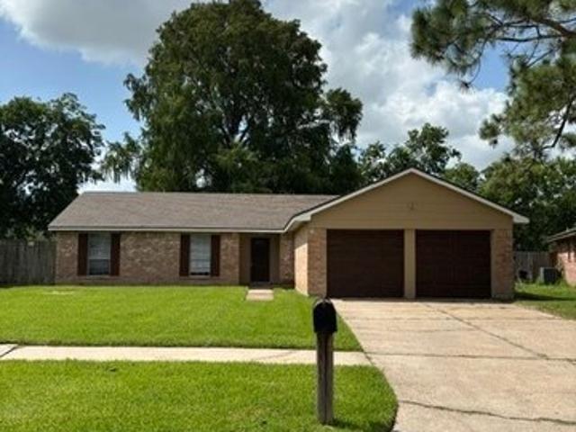 2910 Heritage House Dr, Webster, TX 77598