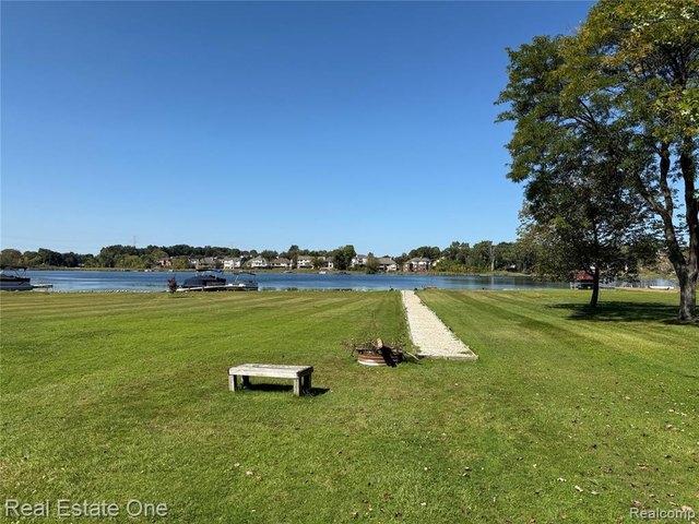 2910 Loon Dr, Wixom, MI 48393