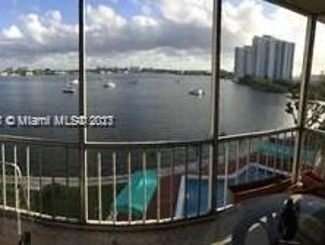 2910 Point E Dr #M610, Aventura, FL 33160