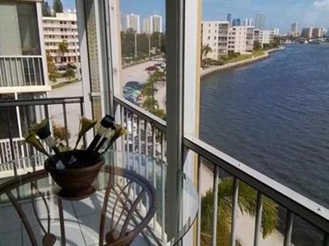 2910 Point East Dr Unit #M 402, Aventura, FL 33160