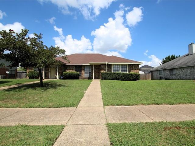2910 Tanglewood Dr, Lancaster, TX 75134