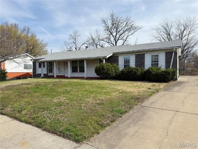 2910 Wellington Dr, Florissant, MO 63033 | Compass