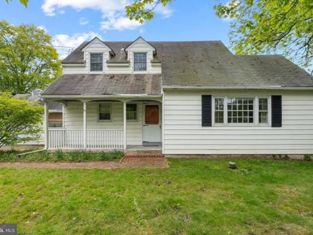 2910 Whitehall Rd, Norristown, PA 19403
