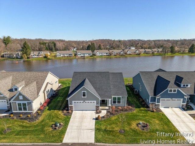 2911 Isle Grand Dr NE, Belmont, MI 49306