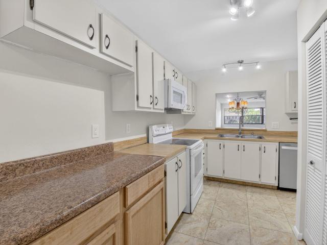 2911 SW 21st Ter, Unit 272B, Delray Beach, FL 33445 | MLS #B26000