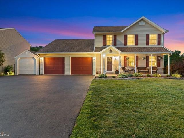 2911 Village Square Dr, Dover, PA 17315
