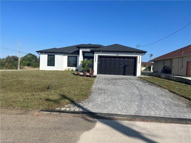 2911 27th St SW, Lehigh Acres, FL 33976