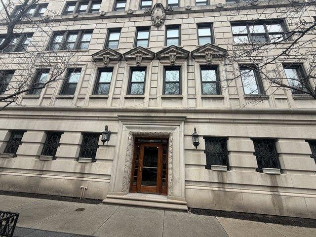 2912 N Commonwealth Ave Apt 6A, Chicago, IL 60657