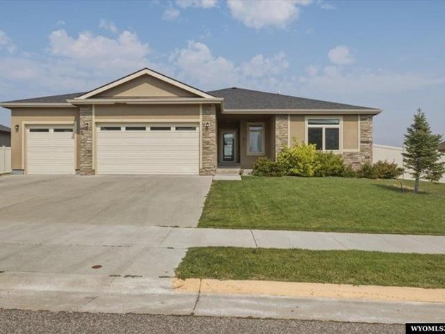 2912 Croydon Dr, Casper, WY 82609