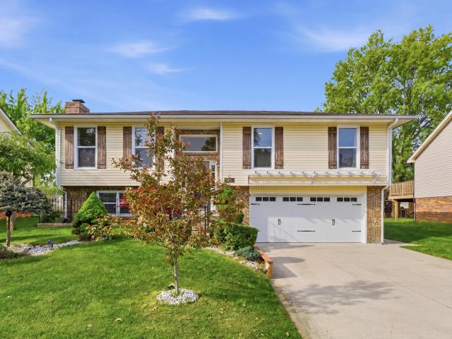 2912 Easthills Drive