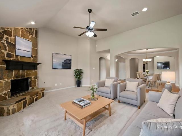 2912 Glenoaks Drive