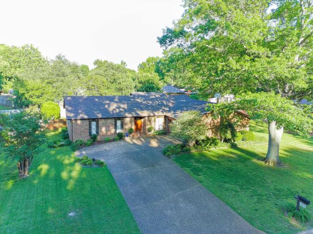 2912 Greenbriar Drive
