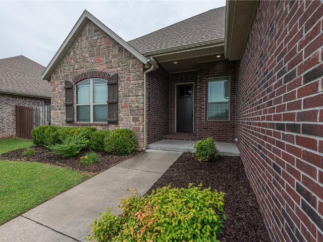 2912 W Featherock Way