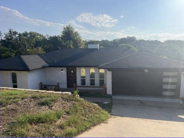 2913 Craig Ct, Fort Worth, TX 76112