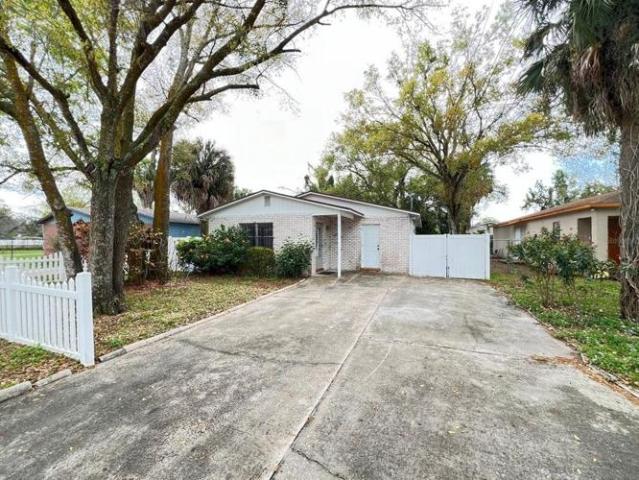 2913 E Lake Ave, Tampa, FL 33610