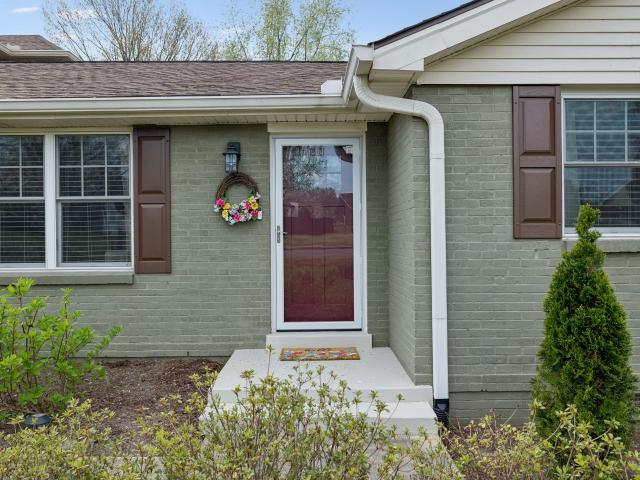 2913 Fernbrook Ln