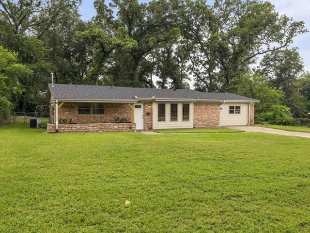 2913 Rollingwood Dr, Tyler, TX 75701