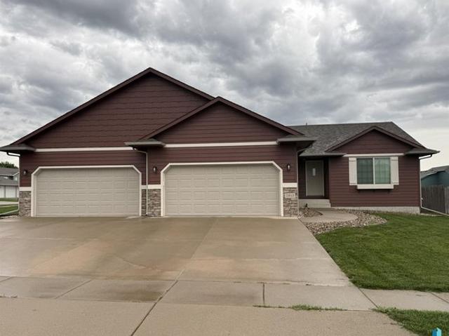 2913 S Grinnell Ave, Sioux Falls, SD 57106