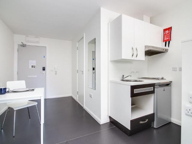 291 295 Corporation Street. Studio to rent £1,018 pcm £235 pw