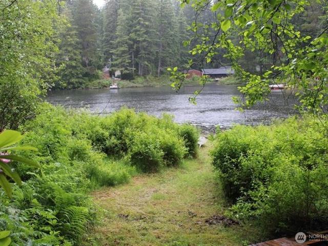 291 Collins Lake Dr, Belfair, WA 98528