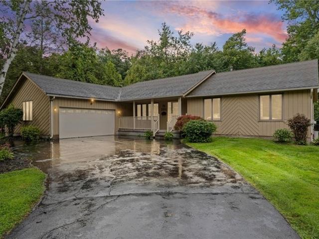 291 Creighton Ln, Rochester, NY 14612