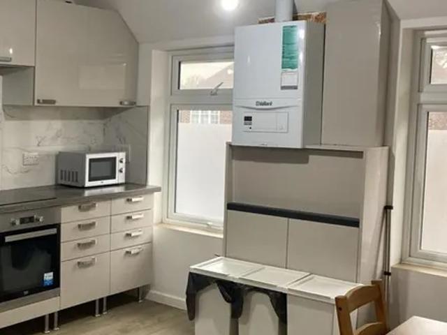 291 Martin Way, London, SW20 9BU, United Kingdom | 3 bed duplex for rent #120874115 | Rentberry