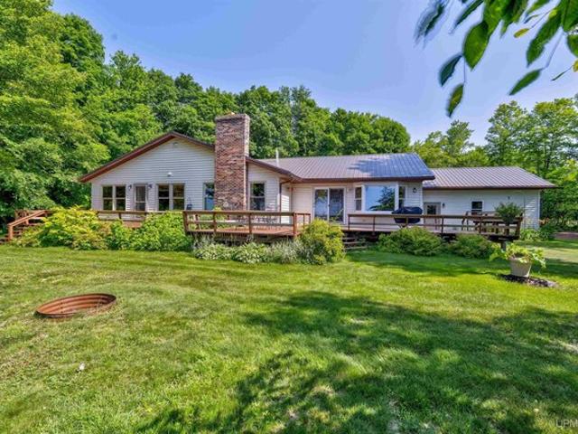 291 N Bolitho Dr, Manistique, MI 49854