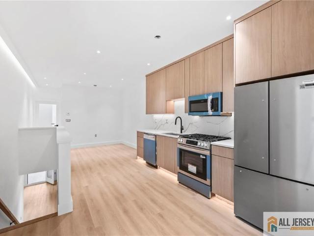291 New York Avenue 3