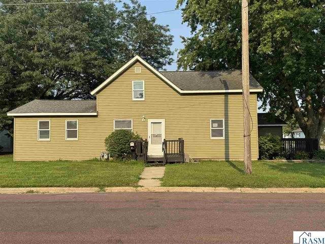 291 NW 1st St, Wells, MN 56097