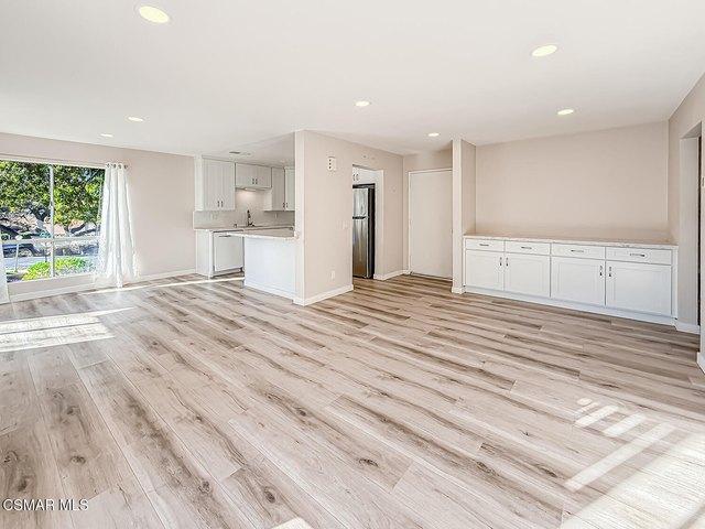291 Sequoia Ct Apt 17, Thousand Oaks, CA 91360