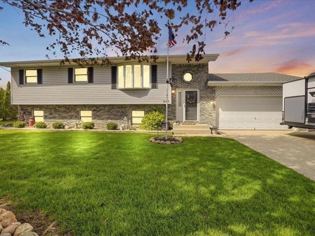 291 Streamwood Dr, Valparaiso, IN 46383