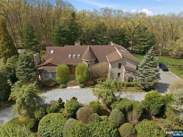 291 Truman Dr, Cresskill, NJ 07626