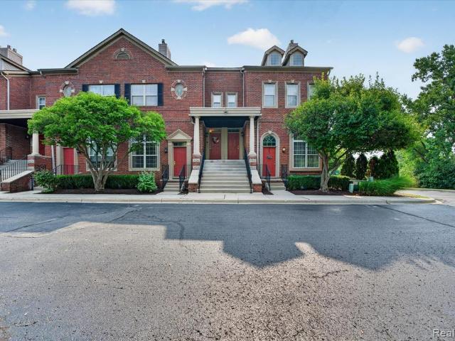 29246 W Glen Oaks