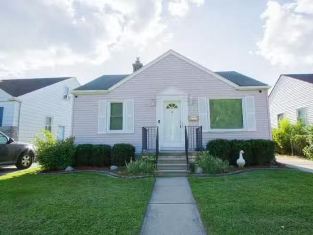 29249 HARDING ST, ROSEVILLE, MI 48066 Single Family Residence.