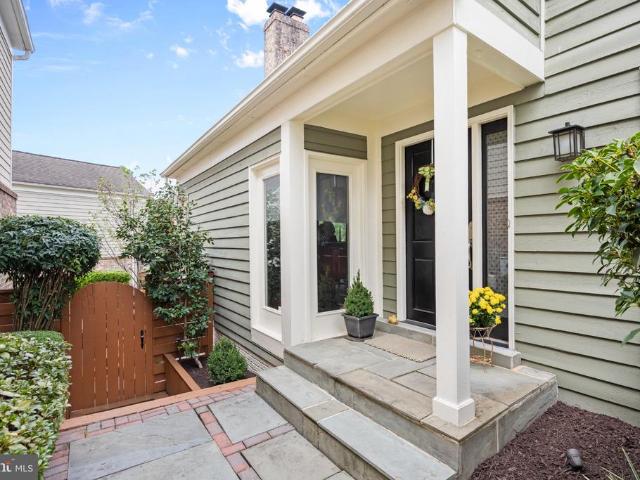 2924 Oakbury Court